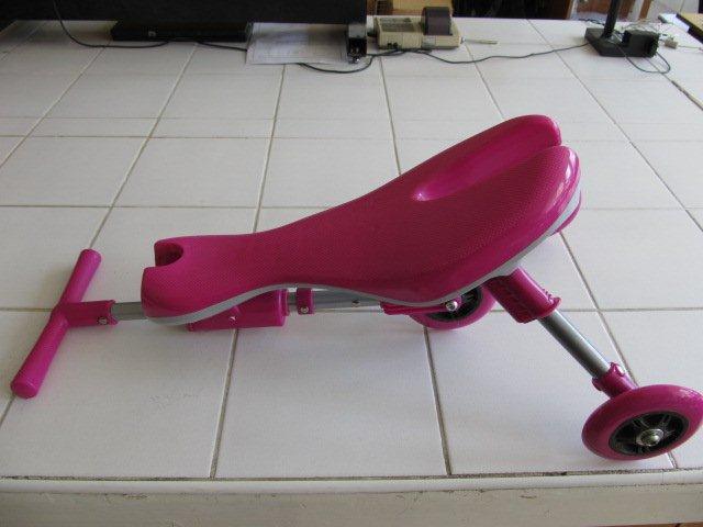 Dětské koloběžky se závadami, bez označení a návodů – COI